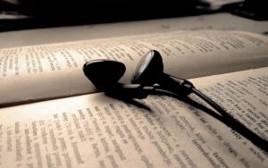 Read and Listen at the Same Time to Improve English - Blog